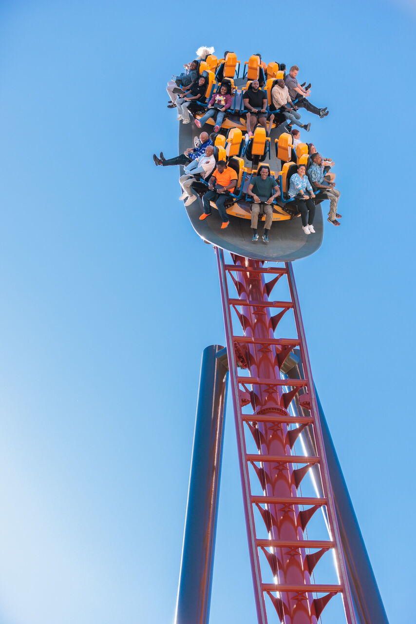 Six Flags Over Georgia Kicks Off 2025 Season with Debut of Georgia Gold ...